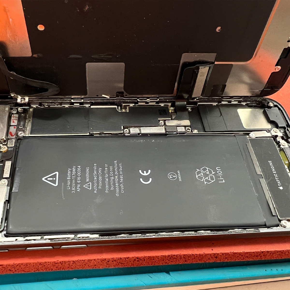 Thay pin iPhone 8 Plus chính hãng, Zin 100%, Lấy liền 15P