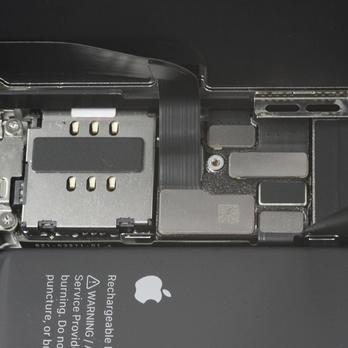 Ép Cổ Cáp Màn Hình iPhone 13 Siêu Chuẩn Và Cực Chất